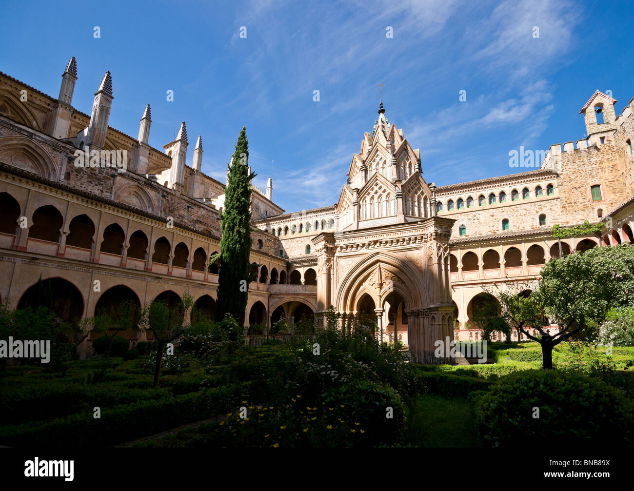 Cloister of the Real Monasterio de Santa María Stock Photo - Alamy