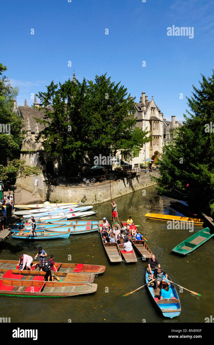 Oxford punting magdalen bridge hi-res stock photography and images - Alamy
