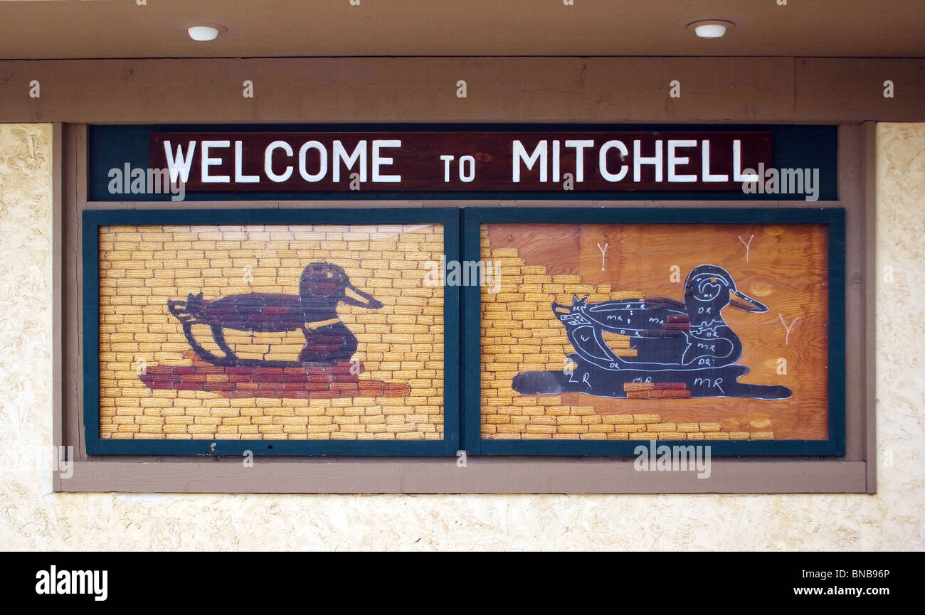 Welcome to Mitchell South Dakota sign Stock Photo - Alamy