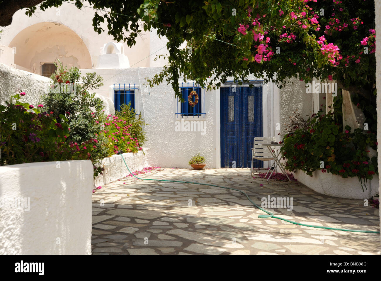 House with courtyard in Santorini, Cyclades Greece Stock Photo - Alamy