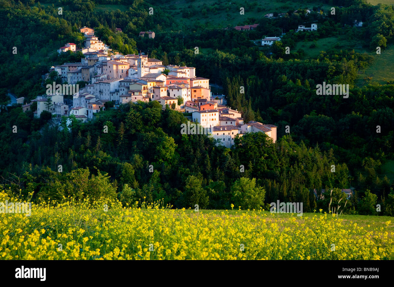 Perched on a hillside, the medieval village of Preci, Umbria Italy ...