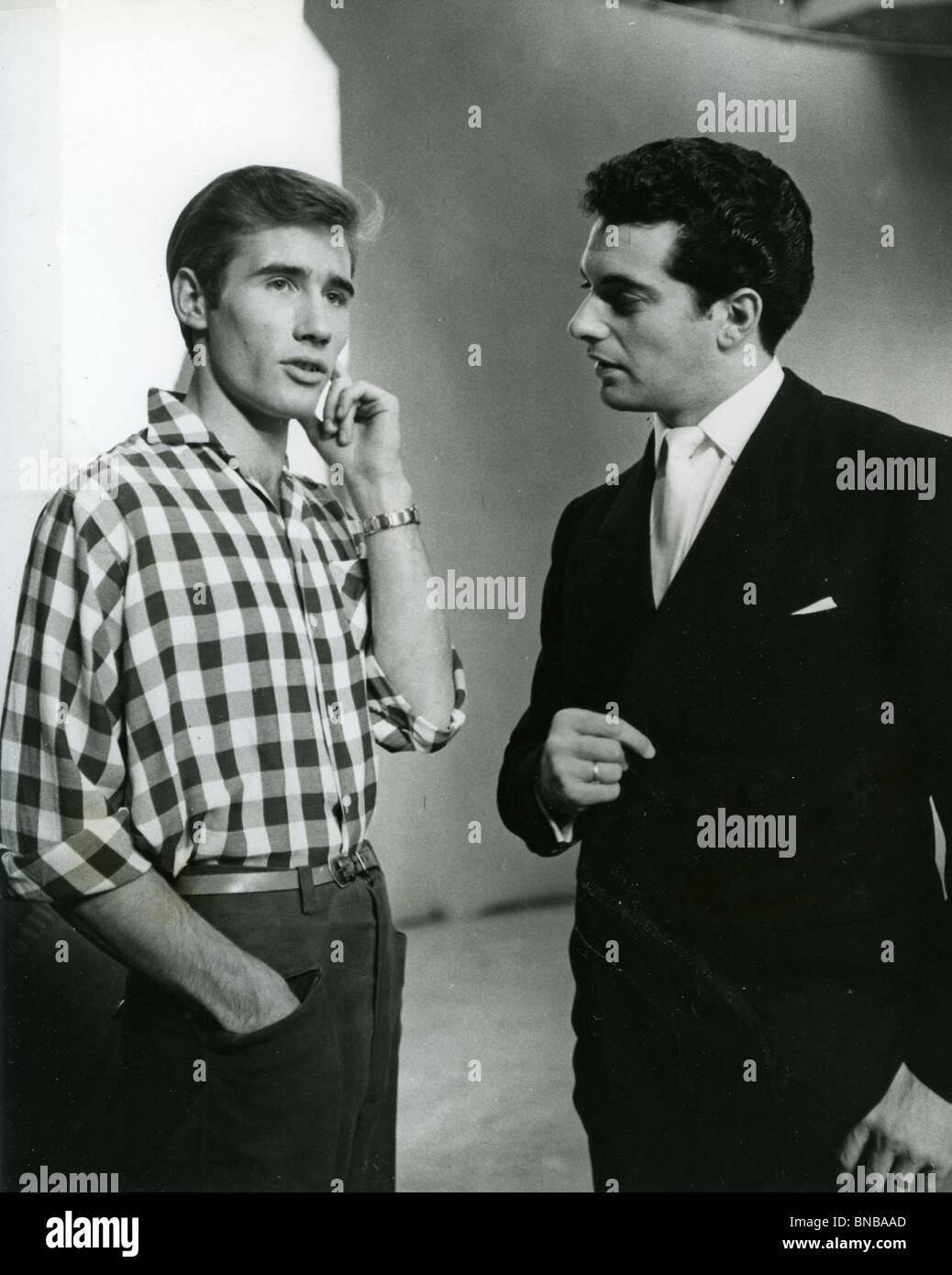 FRANKIE VAUGHAN at right with fellow singer Jim Dale in 1957 Stock ...