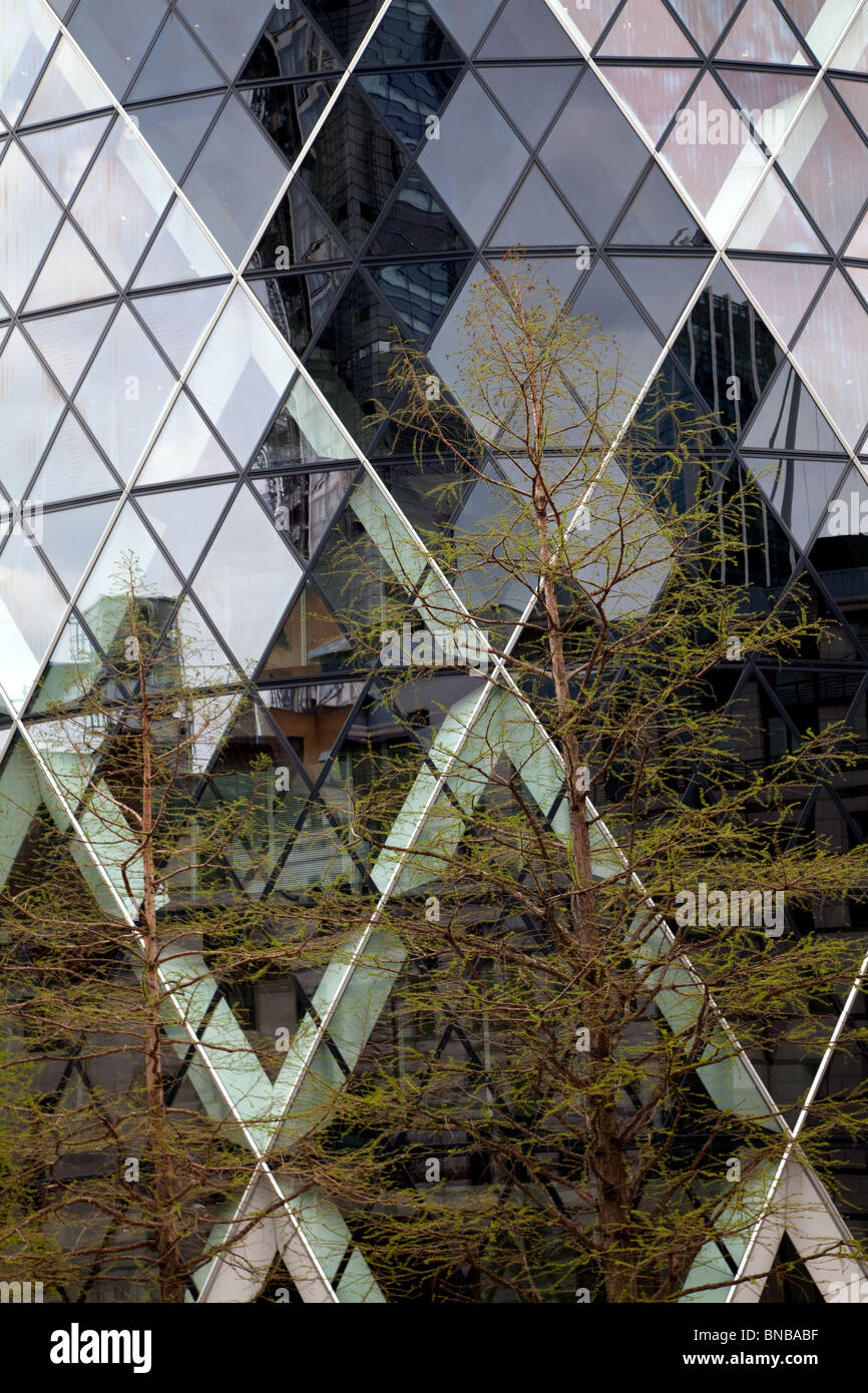 Abstract view of a modern London building Stock Photo - Alamy