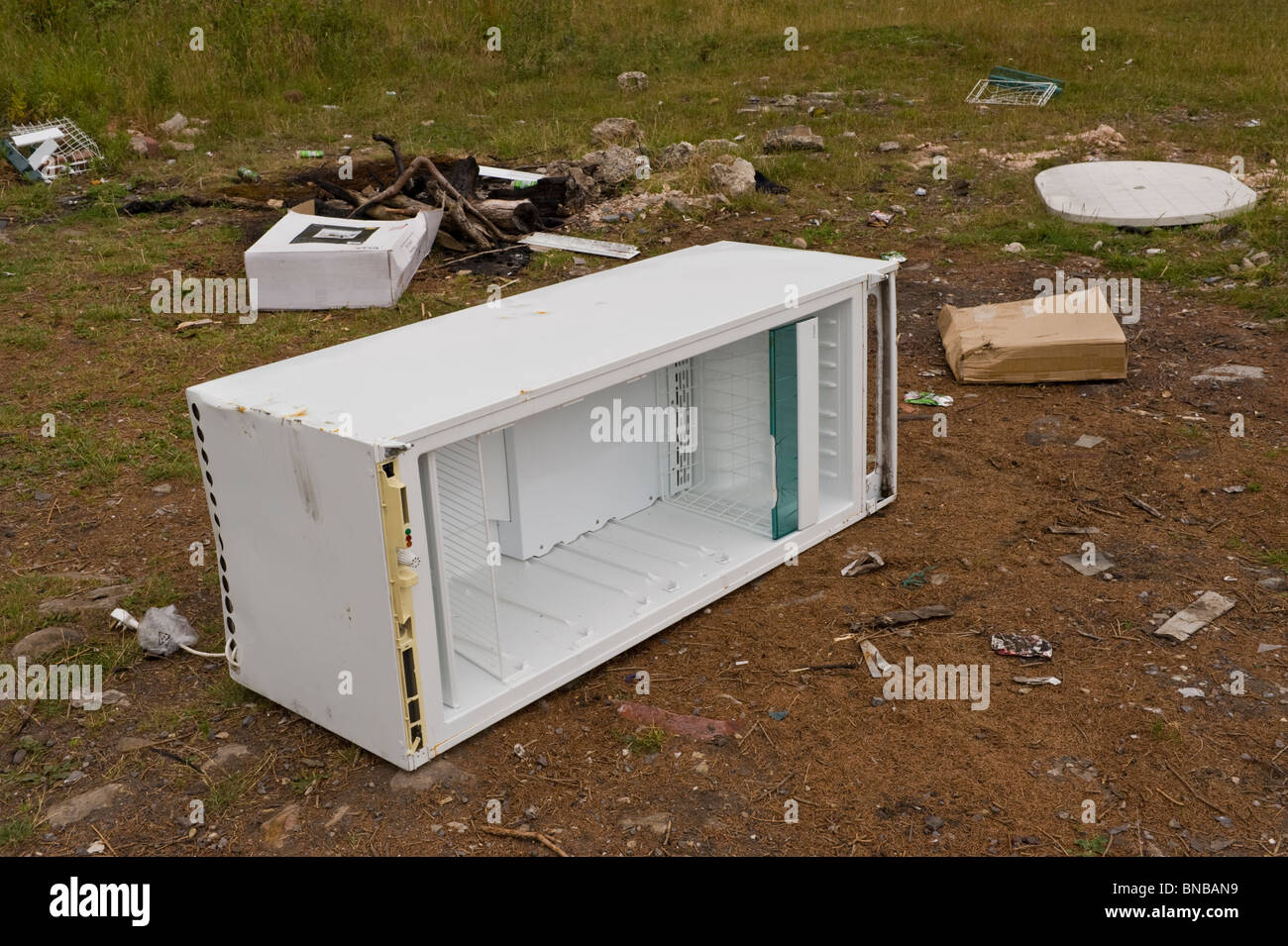 Dumped refrigerator hi-res stock photography and images - Alamy