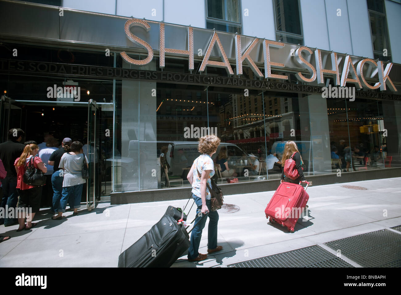 The midtown Manhattan branch of the Shake Shack opens Stock Photo - Alamy