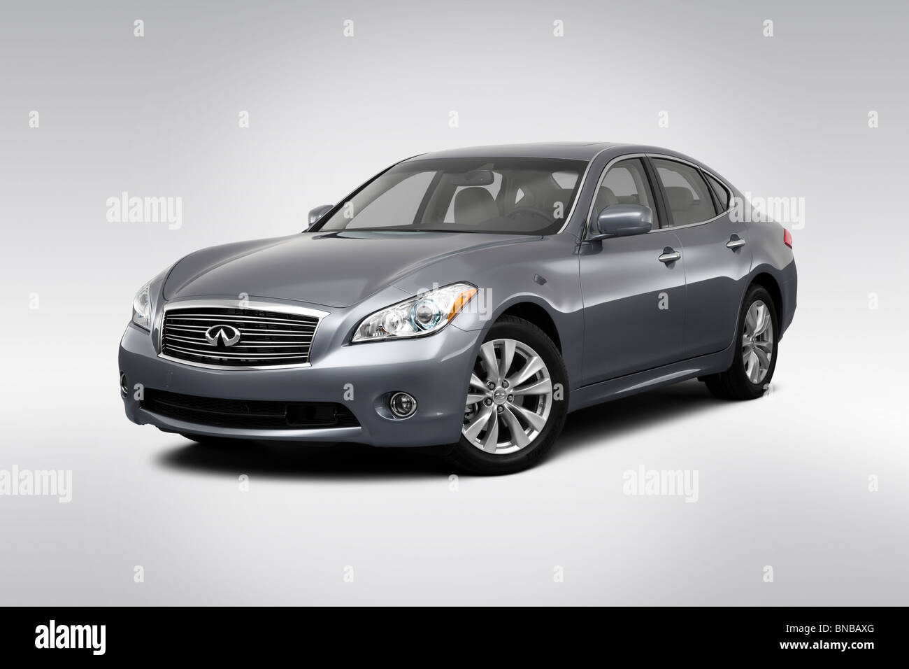 Nissan Infiniti M M56 Stock Photo - Alamy