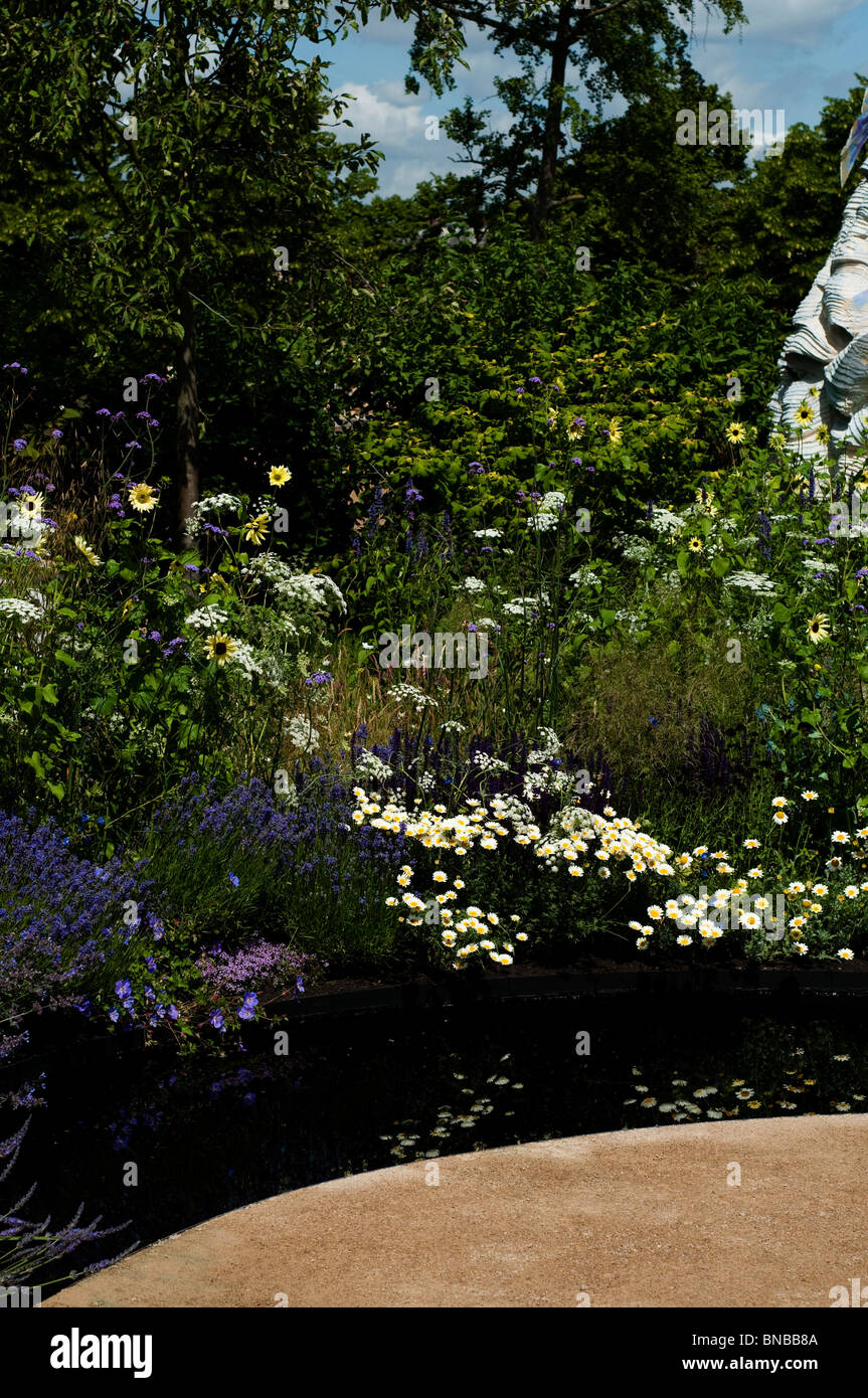 Bee garden design hi-res stock photography and images - Alamy