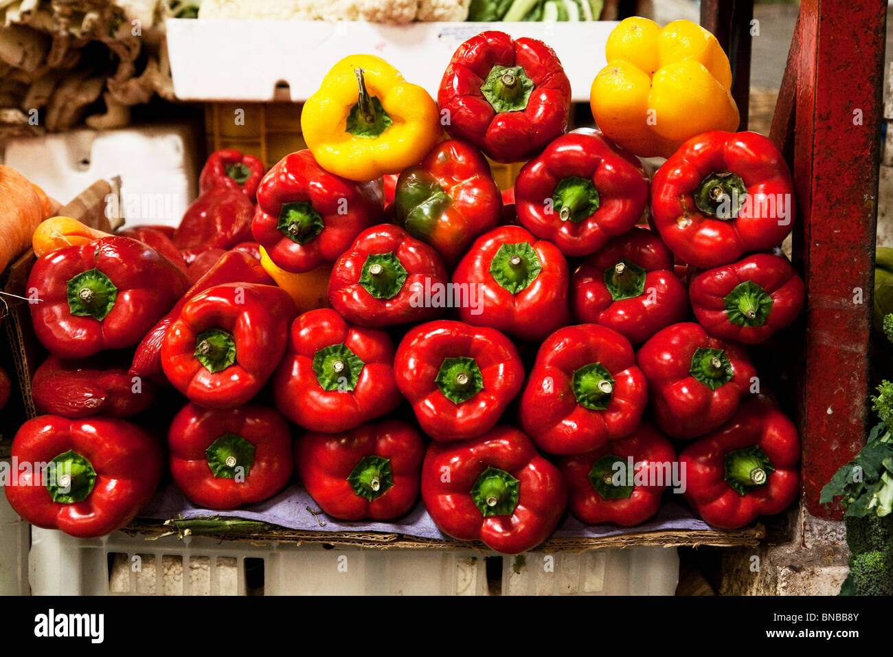 Colombian fruit and vegetable market Stock Photo - Alamy