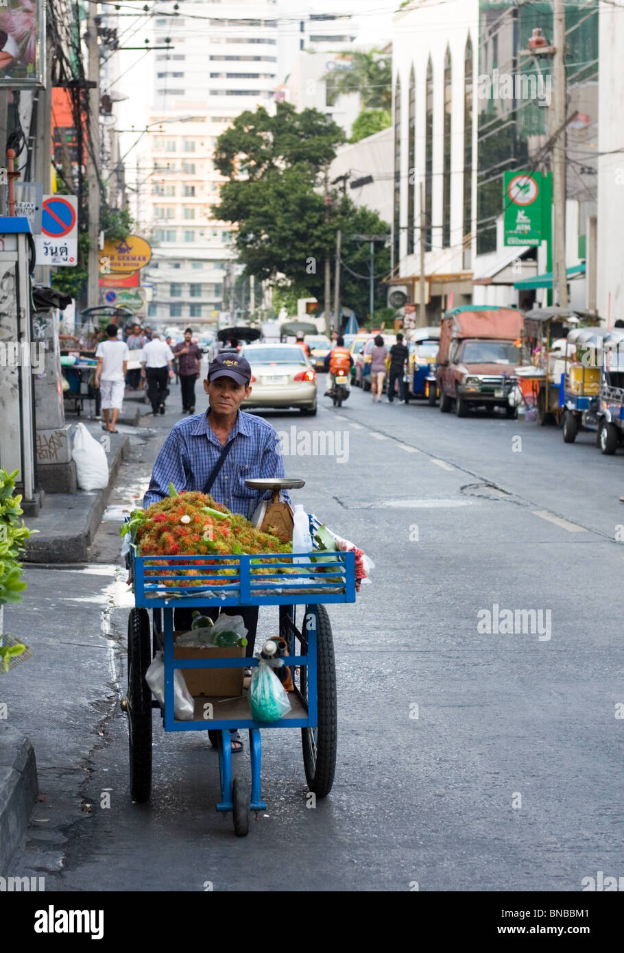 Bangkok food cart hi-res stock photography and images - Alamy