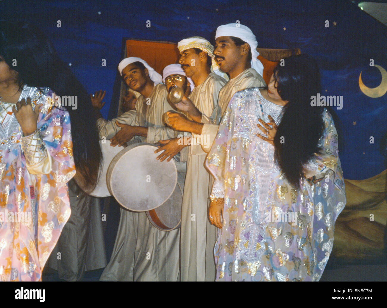UAE Traditional Women Dancers And Musicians Stock Photo - Alamy