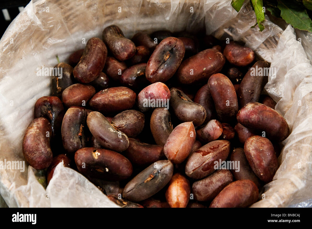 Colombian fruit and vegetable market Stock Photo - Alamy
