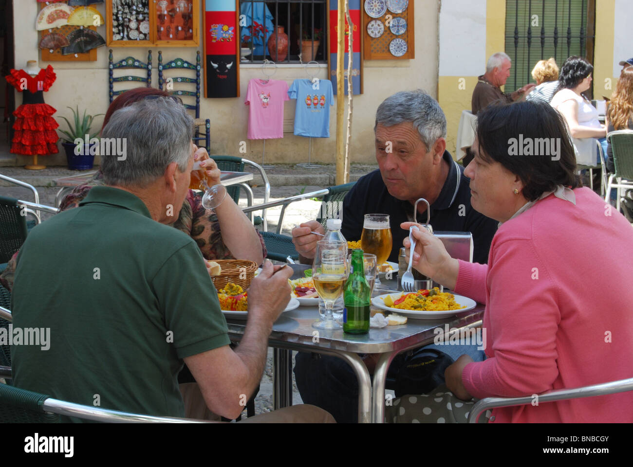 People enjoying Paella at a pavement cafe in the Barrio Santa Cruz ...