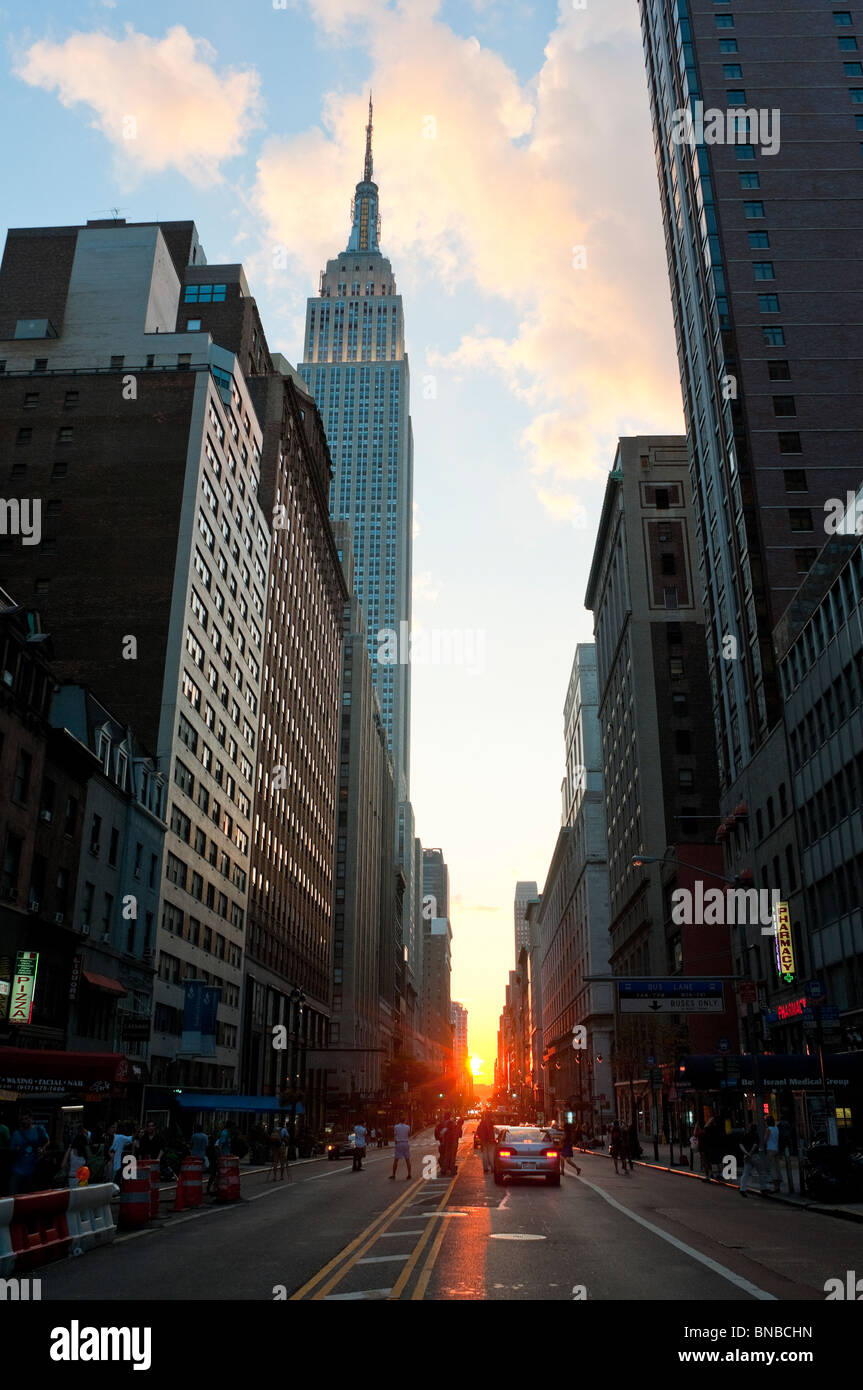 Manhattanhenge hi-res stock photography and images - Alamy