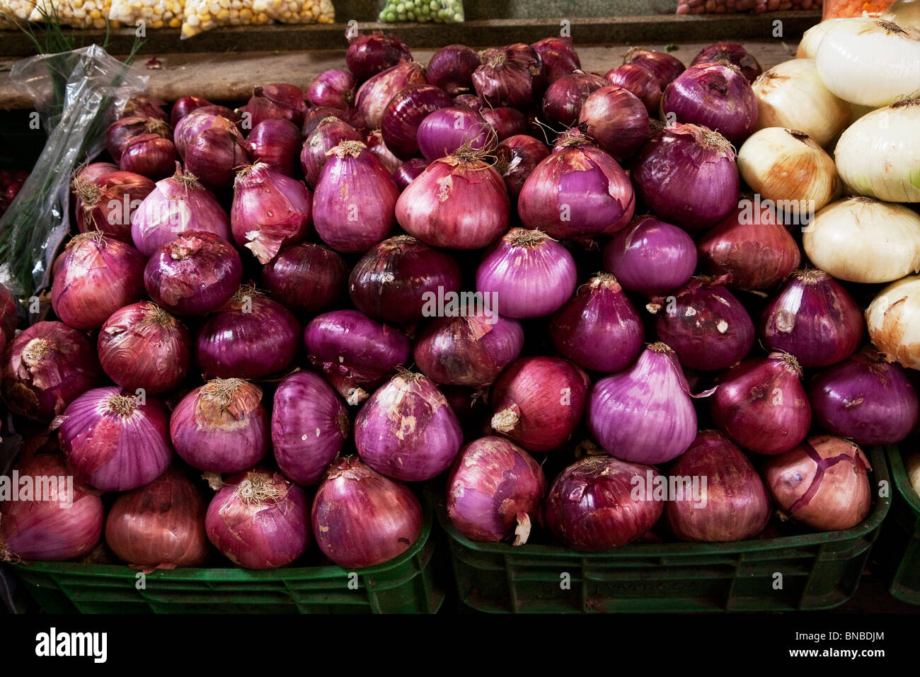 Colombian fruit and vegetable market Stock Photo - Alamy