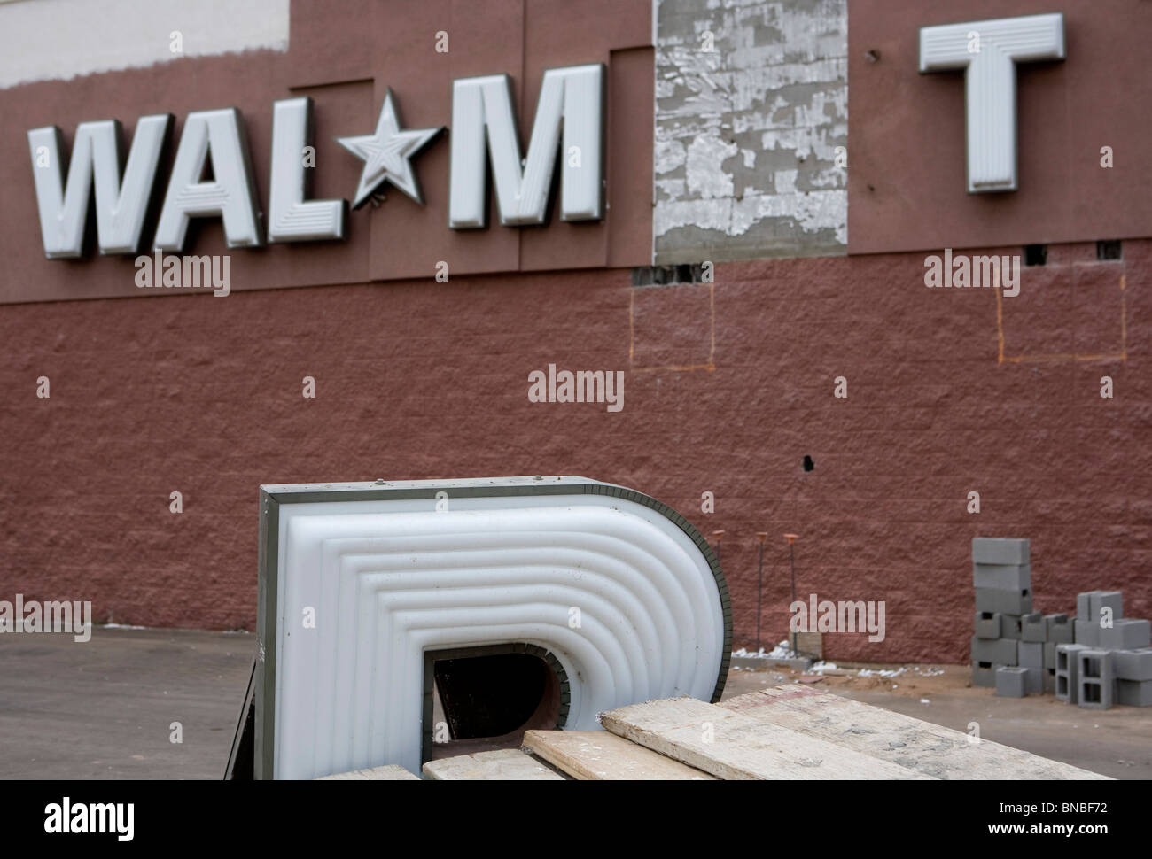 Installed construction hi-res stock photography and images - Alamy