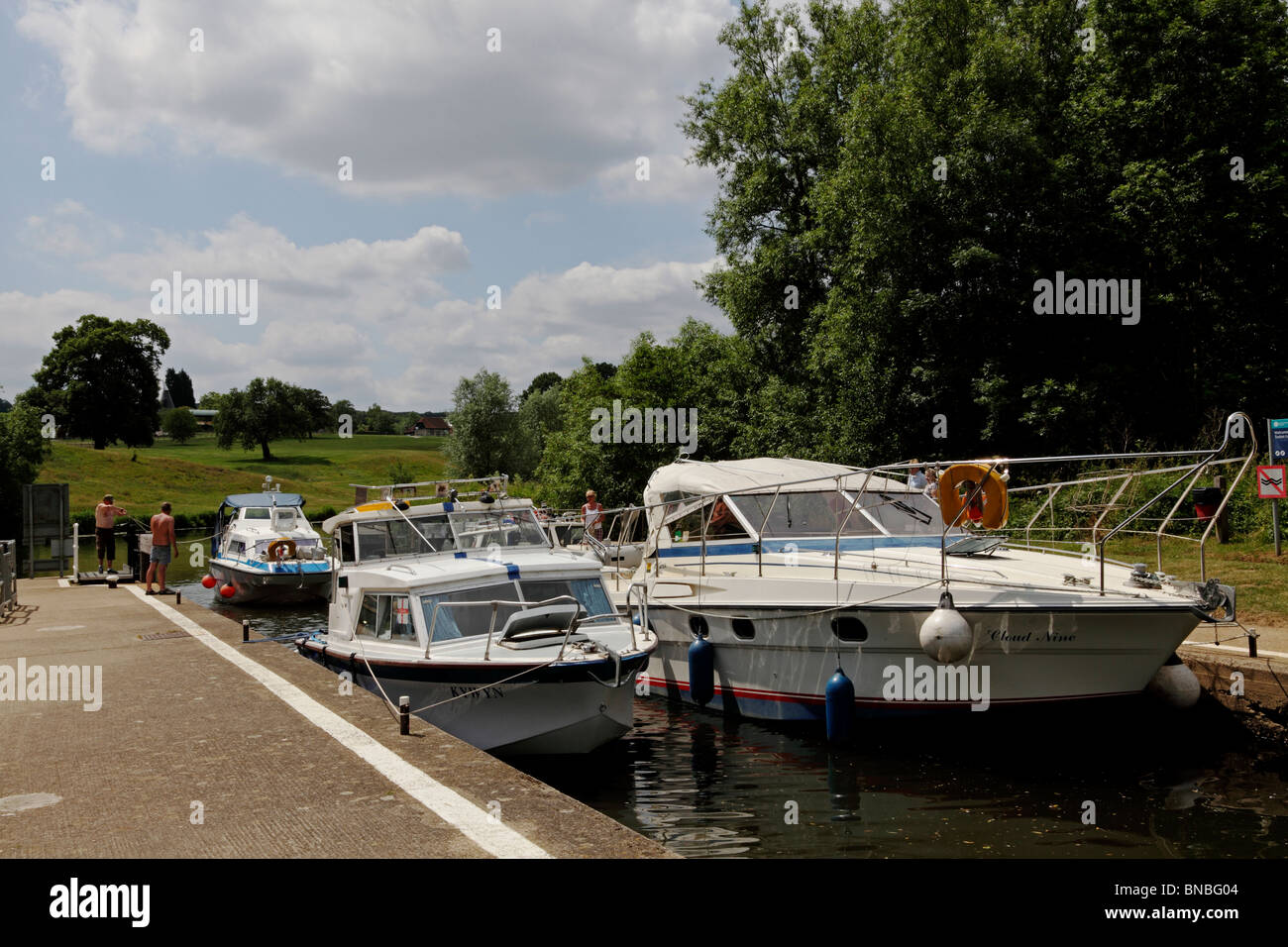 Teston lock on river medway hi-res stock photography and images - Alamy