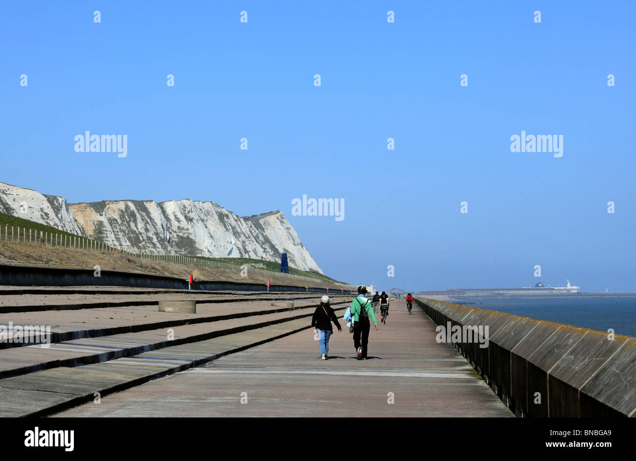 Dover harbour wall hi-res stock photography and images - Alamy