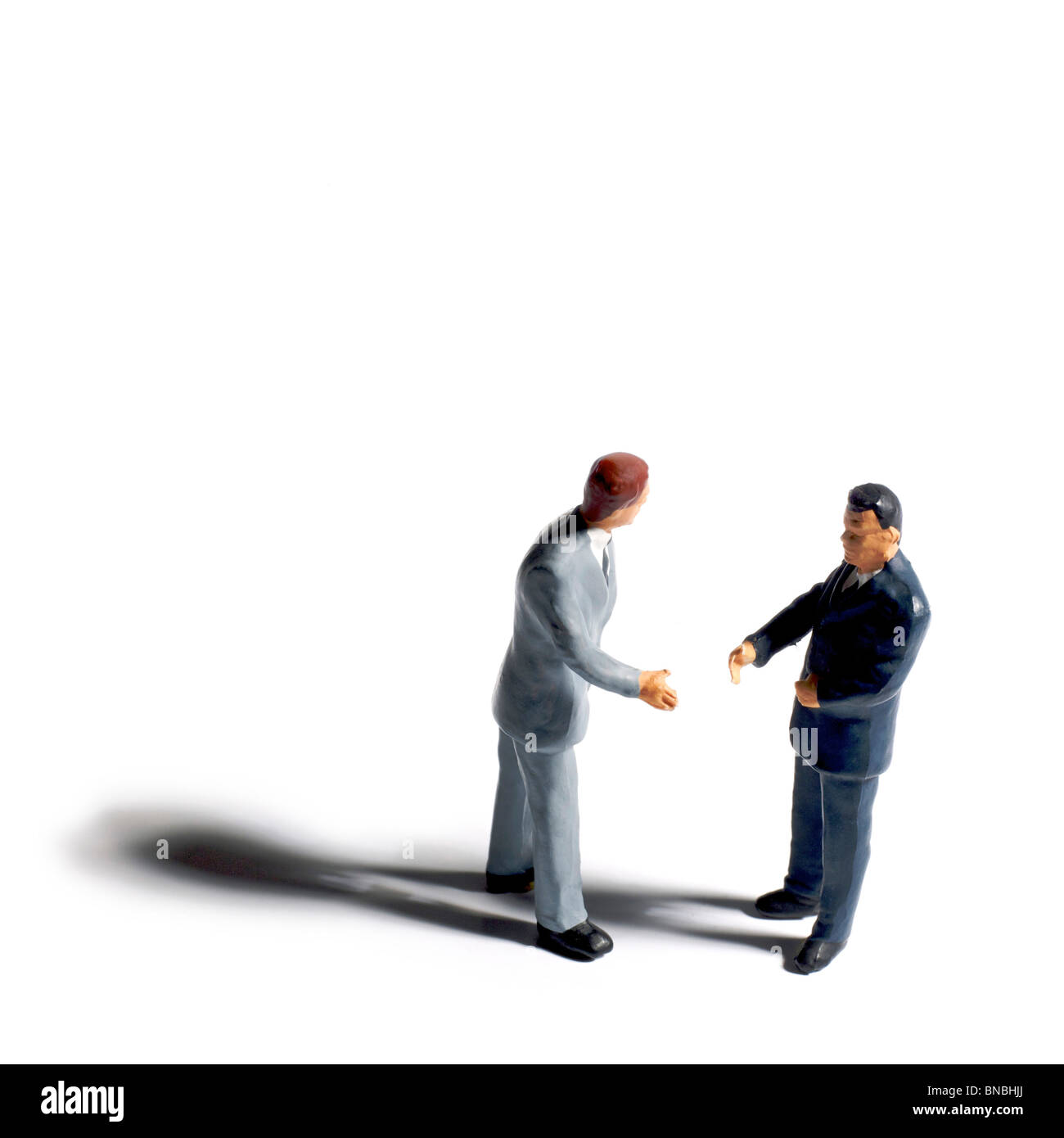 Figures shaking hands hi-res stock photography and images - Alamy