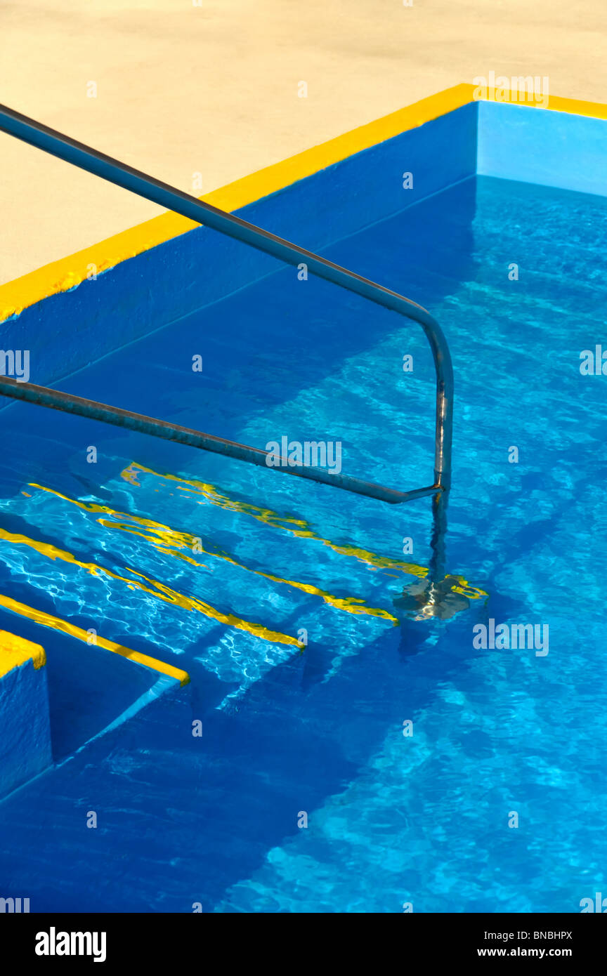 Steps into a swimming pool - detail Stock Photo - Alamy