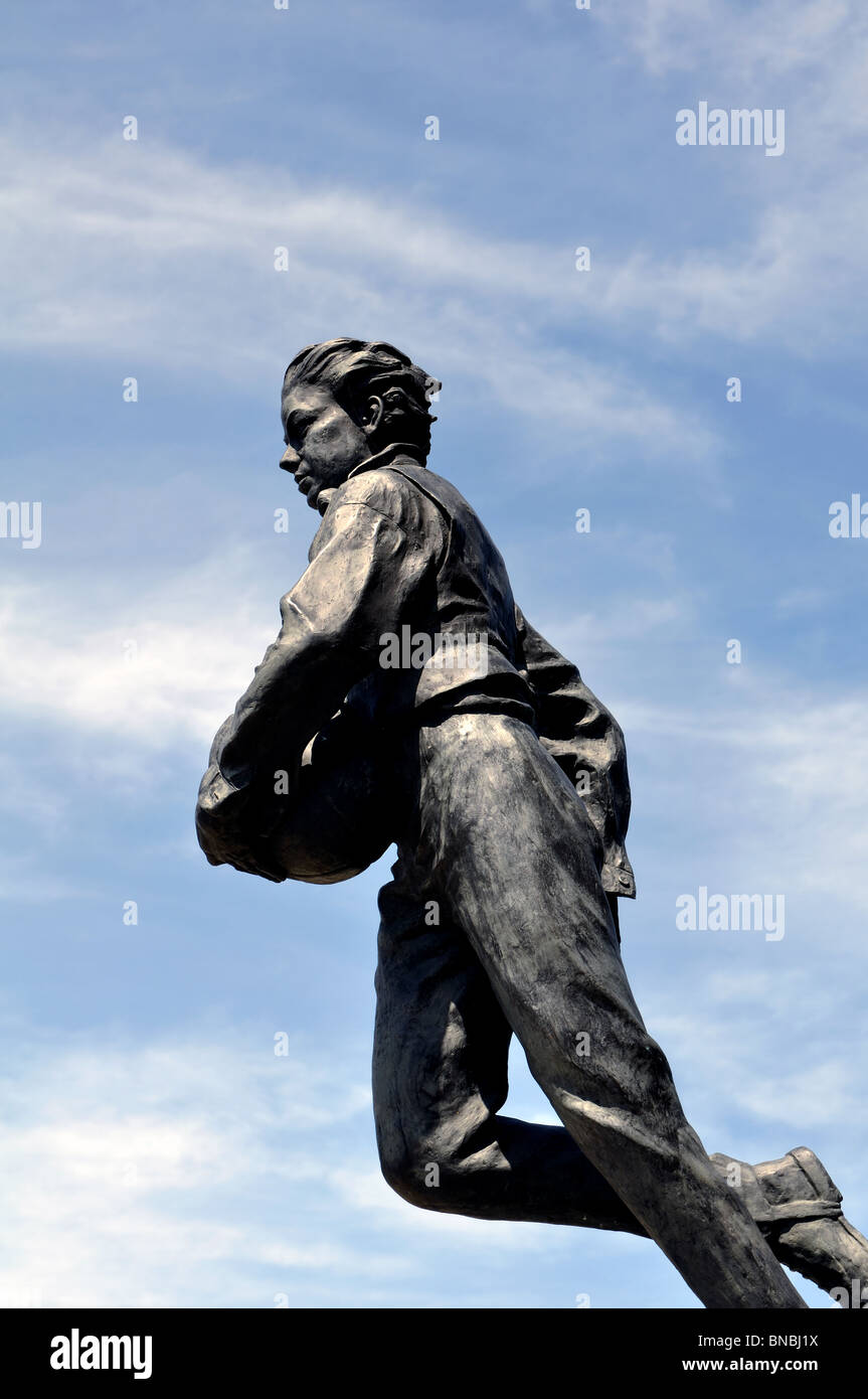 William Webb Ellis statue outside Rugby School, Warwickshire, England ...