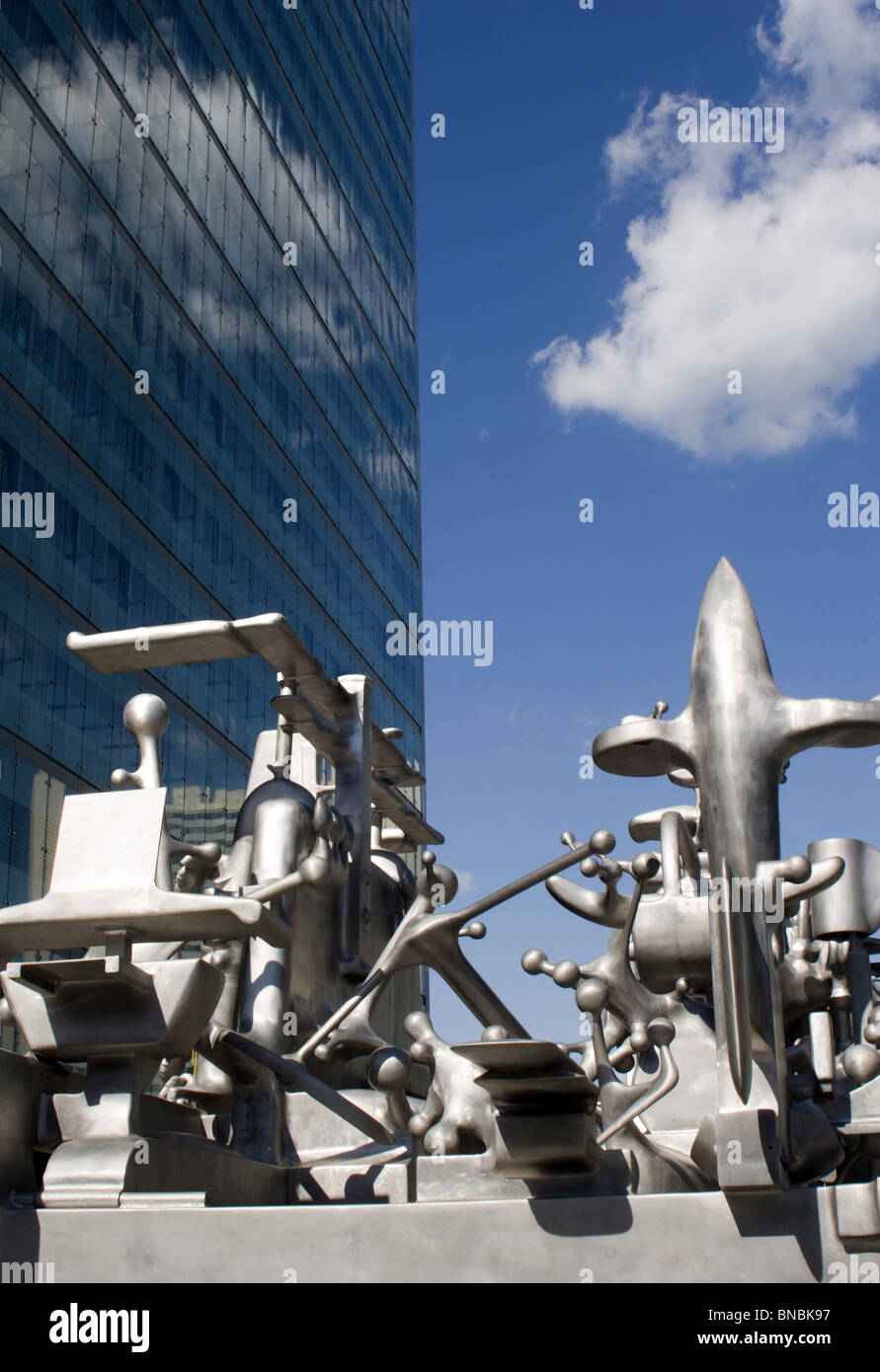 Vienna - modern sculpture and architecture Stock Photo - Alamy