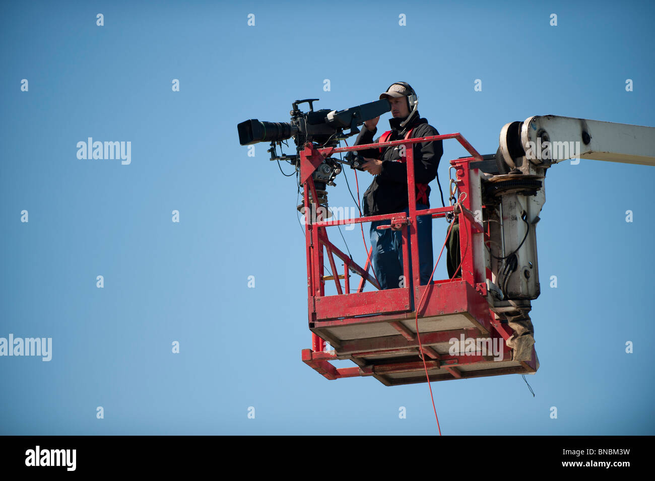 Cameraman on platform filming hi-res stock photography and images - Alamy