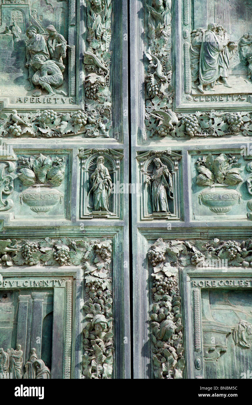 Pisa cathedral door detail hi-res stock photography and images - Alamy