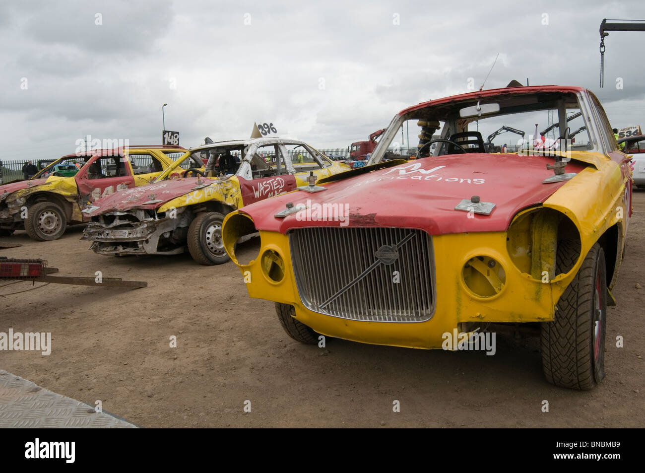 volvo unlimted banger racing smashed up car cars repair repairing car ...