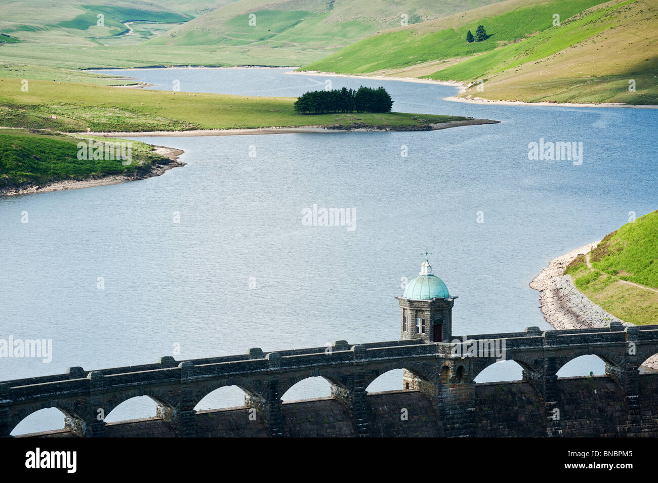 Craig Goch dam and reservoir, Elan Valley, Powys, Wales Stock Photo - Alamy