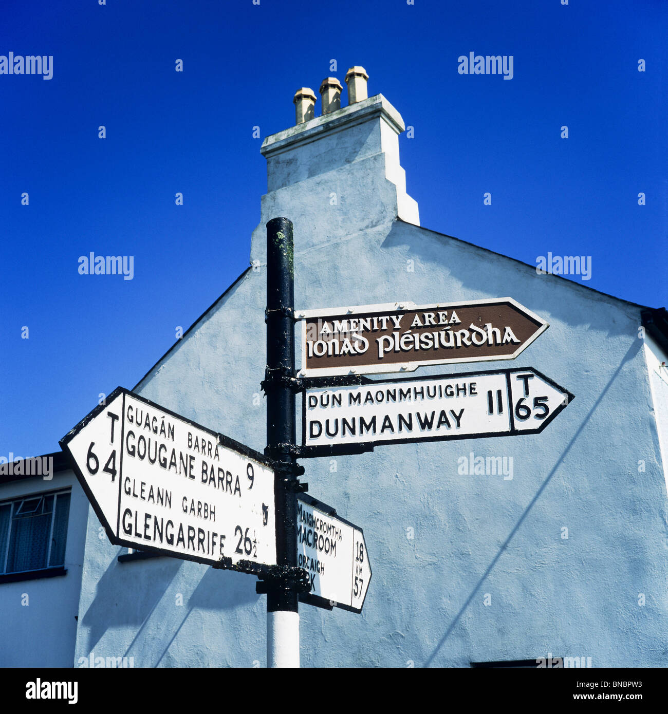 Bilingual signs ireland hi-res stock photography and images - Alamy