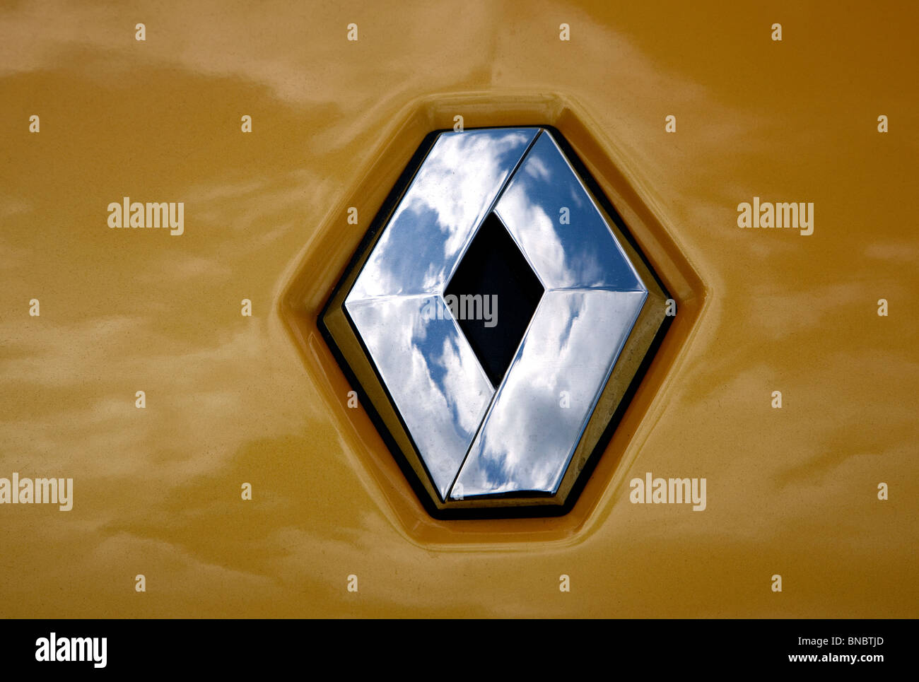 Renault badge hi-res stock photography and images - Alamy