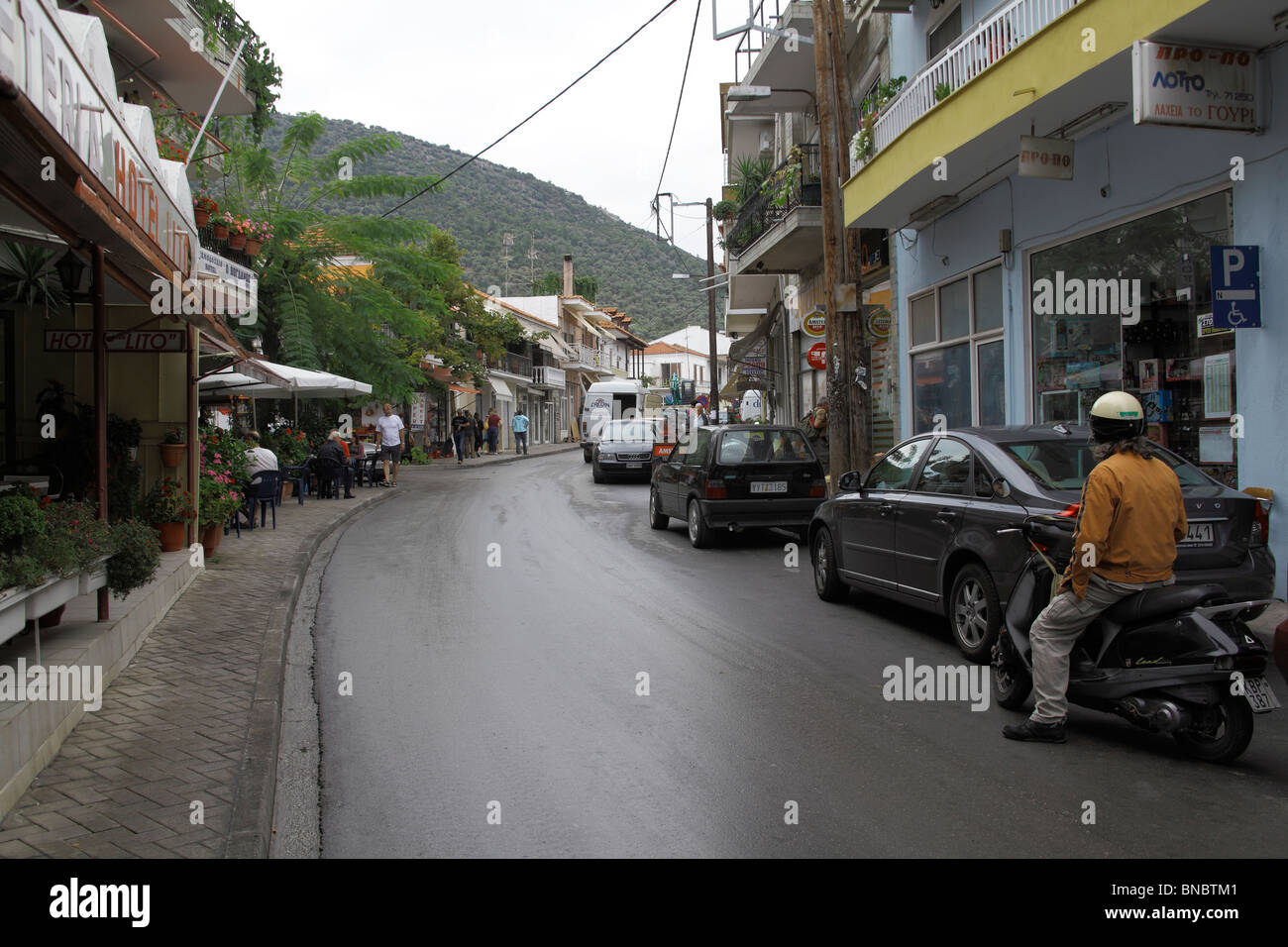 Greek street scene hi-res stock photography and images - Alamy