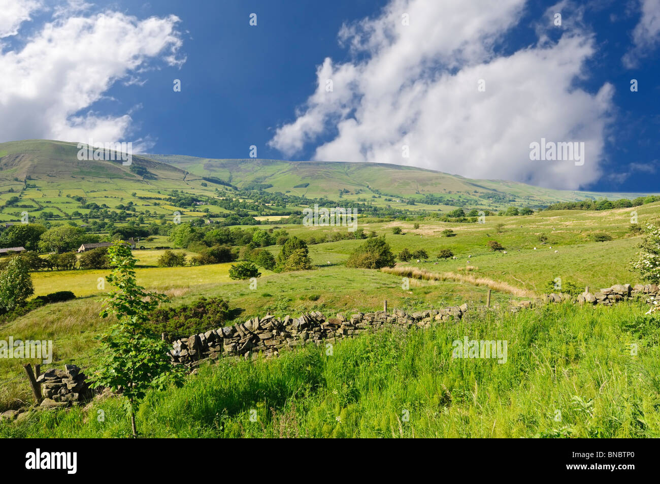 Hope Valley in Peak District National Park Derbyshire England Stock ...