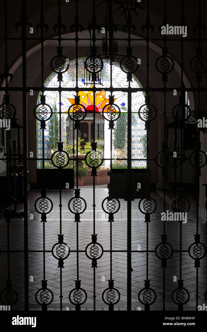 Iron gate entrance hi-res stock photography and images - Alamy