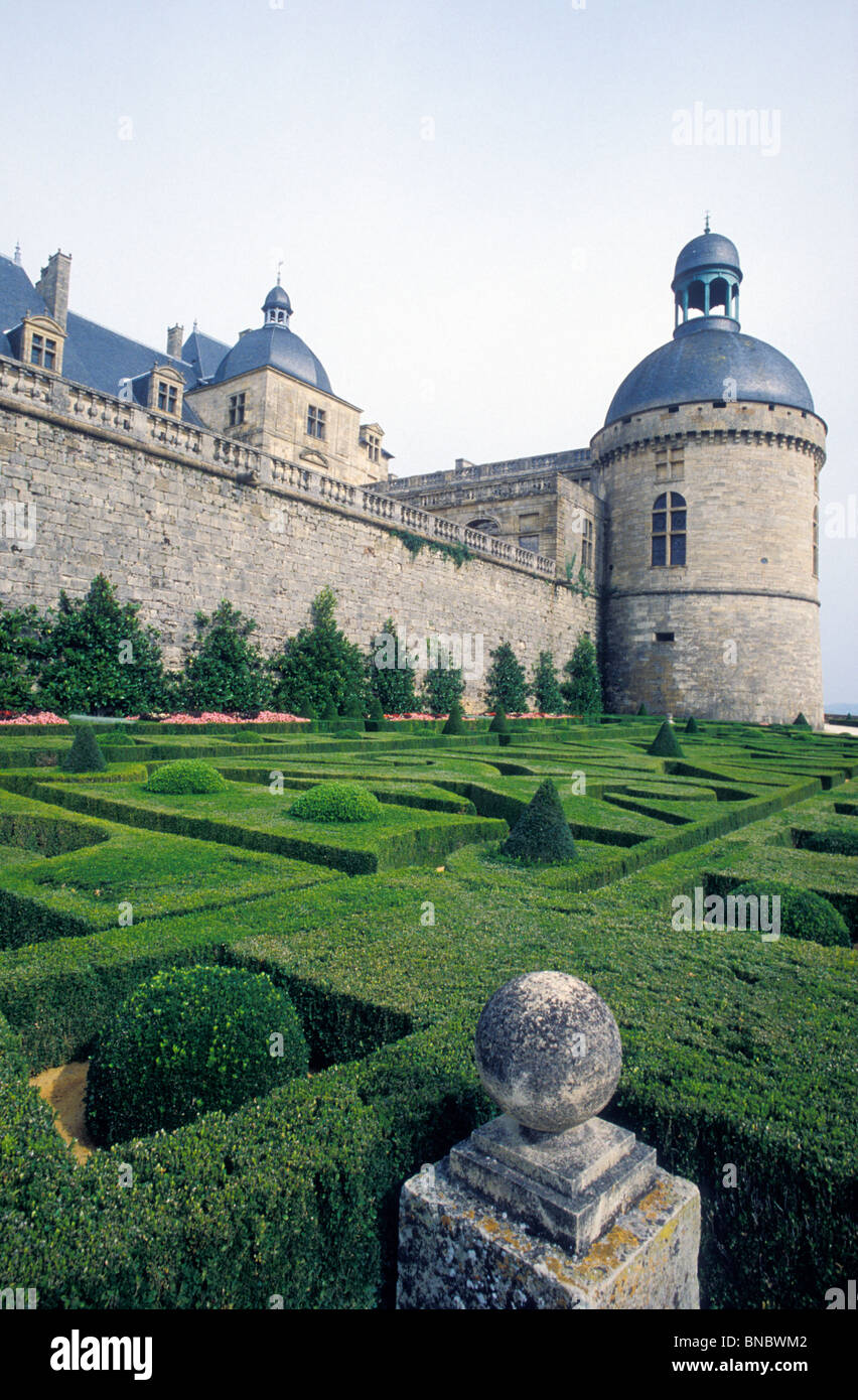 CHATEAU DE HAUTEFORT CASTLE, DORDOGNE, AQUITAINE, FRANCE Stock Photo ...