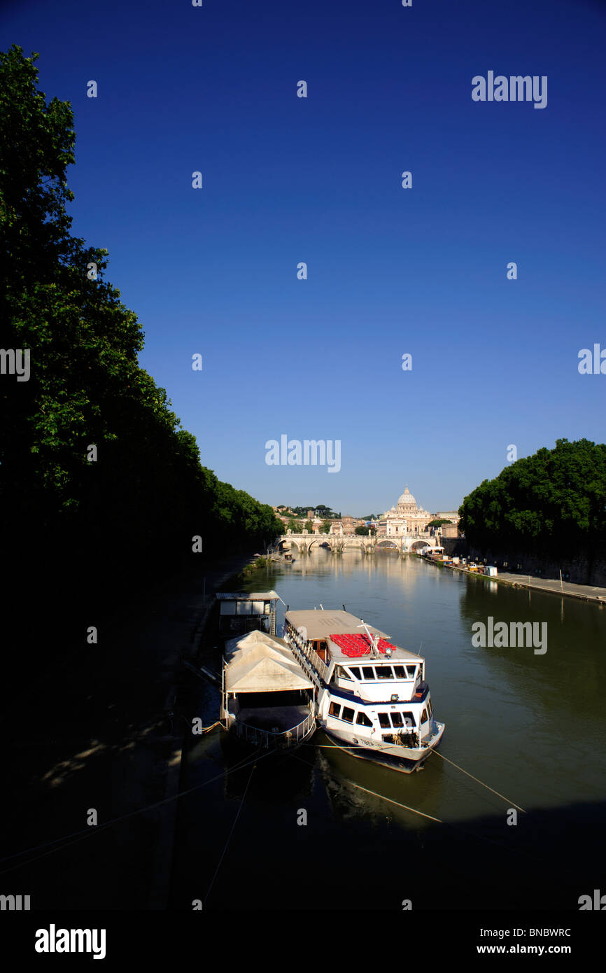 Rome river boat hi-res stock photography and images - Alamy