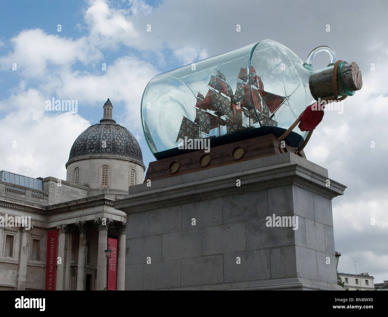 Ship in a bottle building hi-res stock photography and images - Alamy