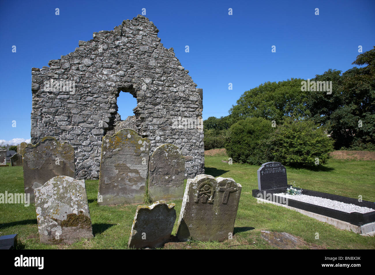 Ancient irish church hi-res stock photography and images - Alamy