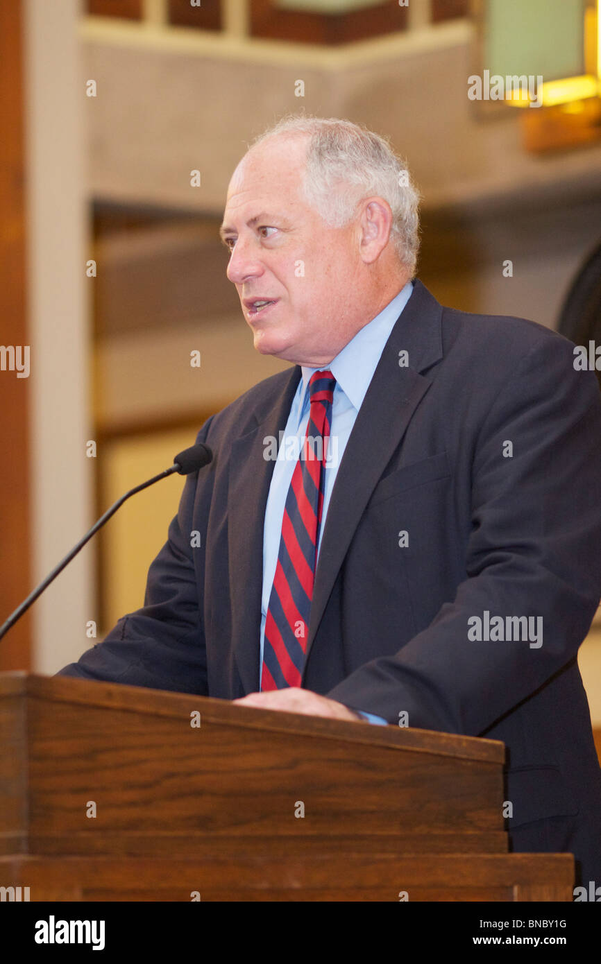 Illinois Governor Pat Quinn giving campaign speech at Unity Temple. Oak ...
