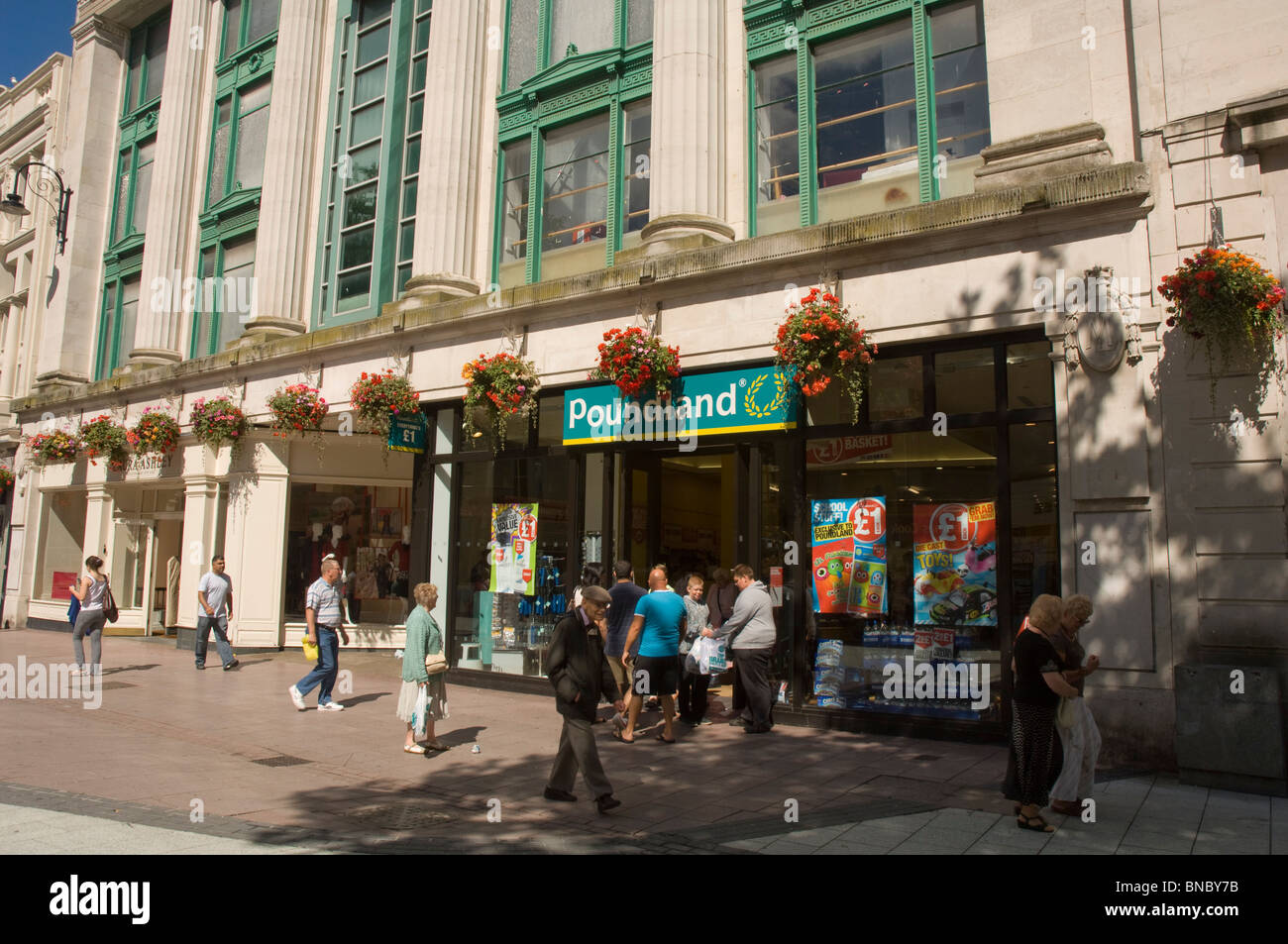 Pedestrian street cardiff hi-res stock photography and images - Alamy