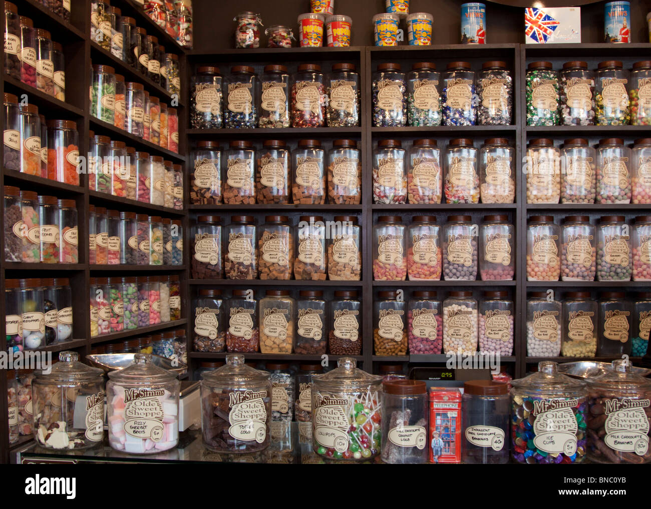 Old fashioned sweet shop interior hi-res stock photography and images ...
