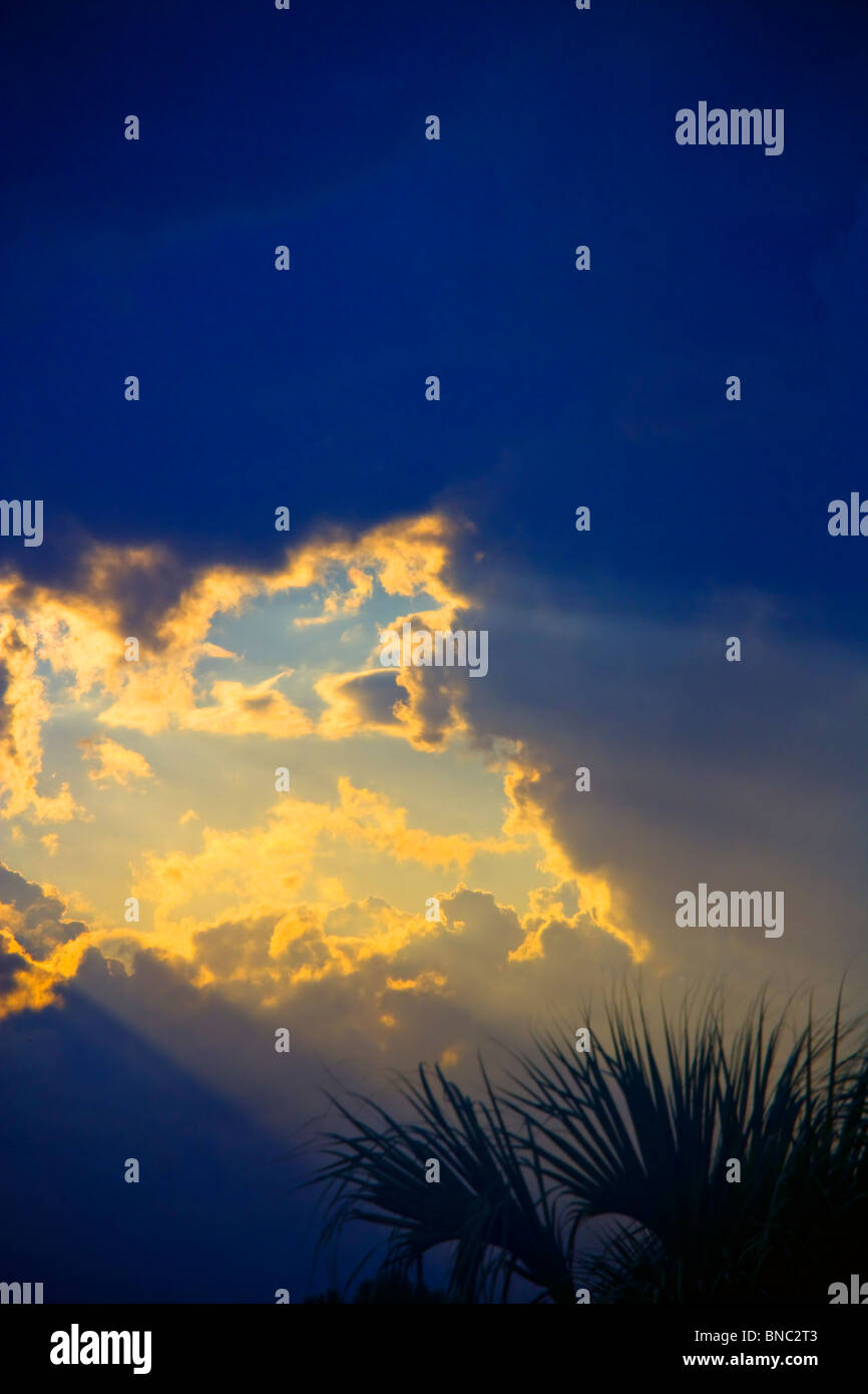 Sun rays through storm clouds hi-res stock photography and images - Alamy