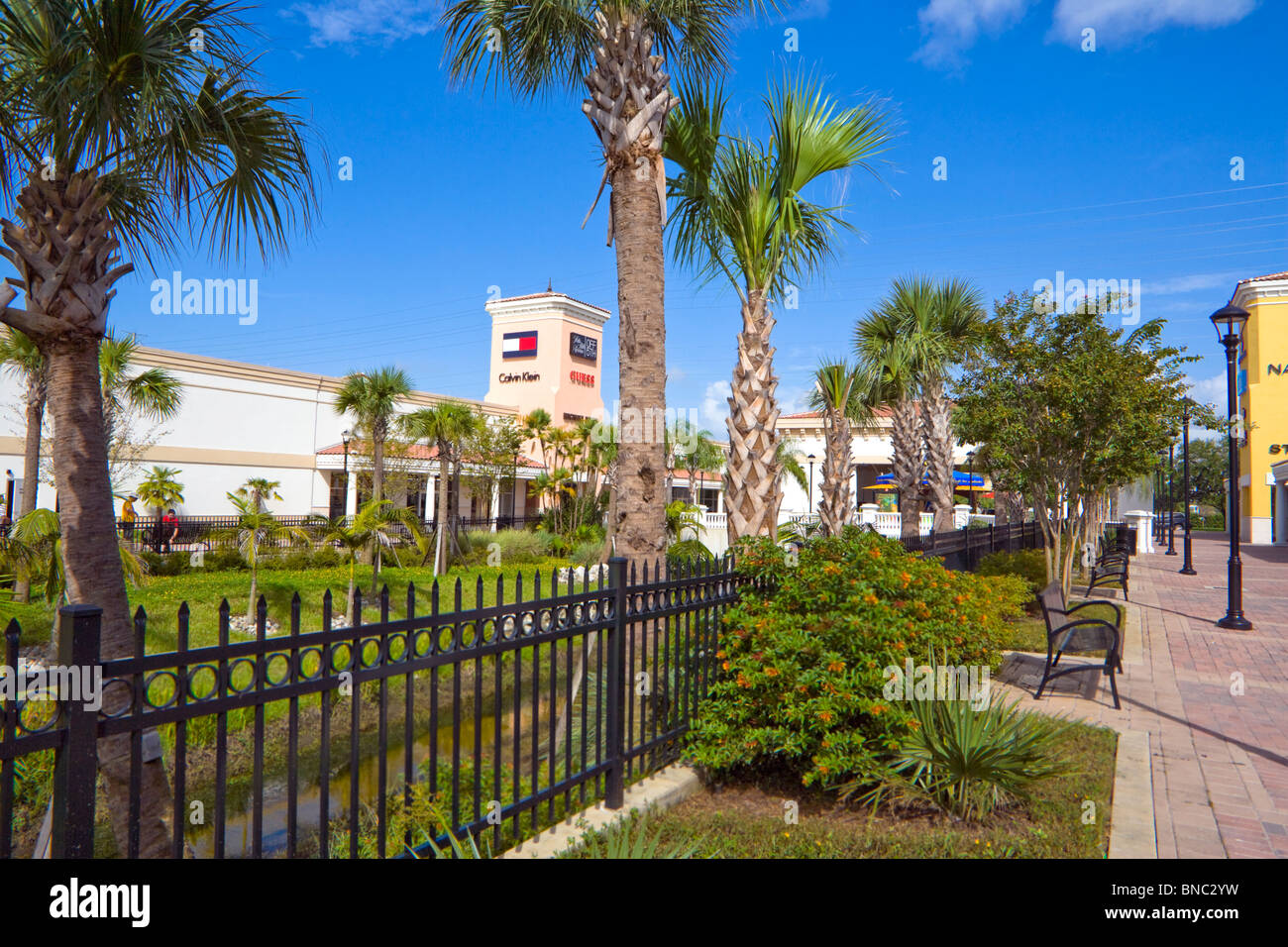 Malls hi-res stock photography and images - Alamy
