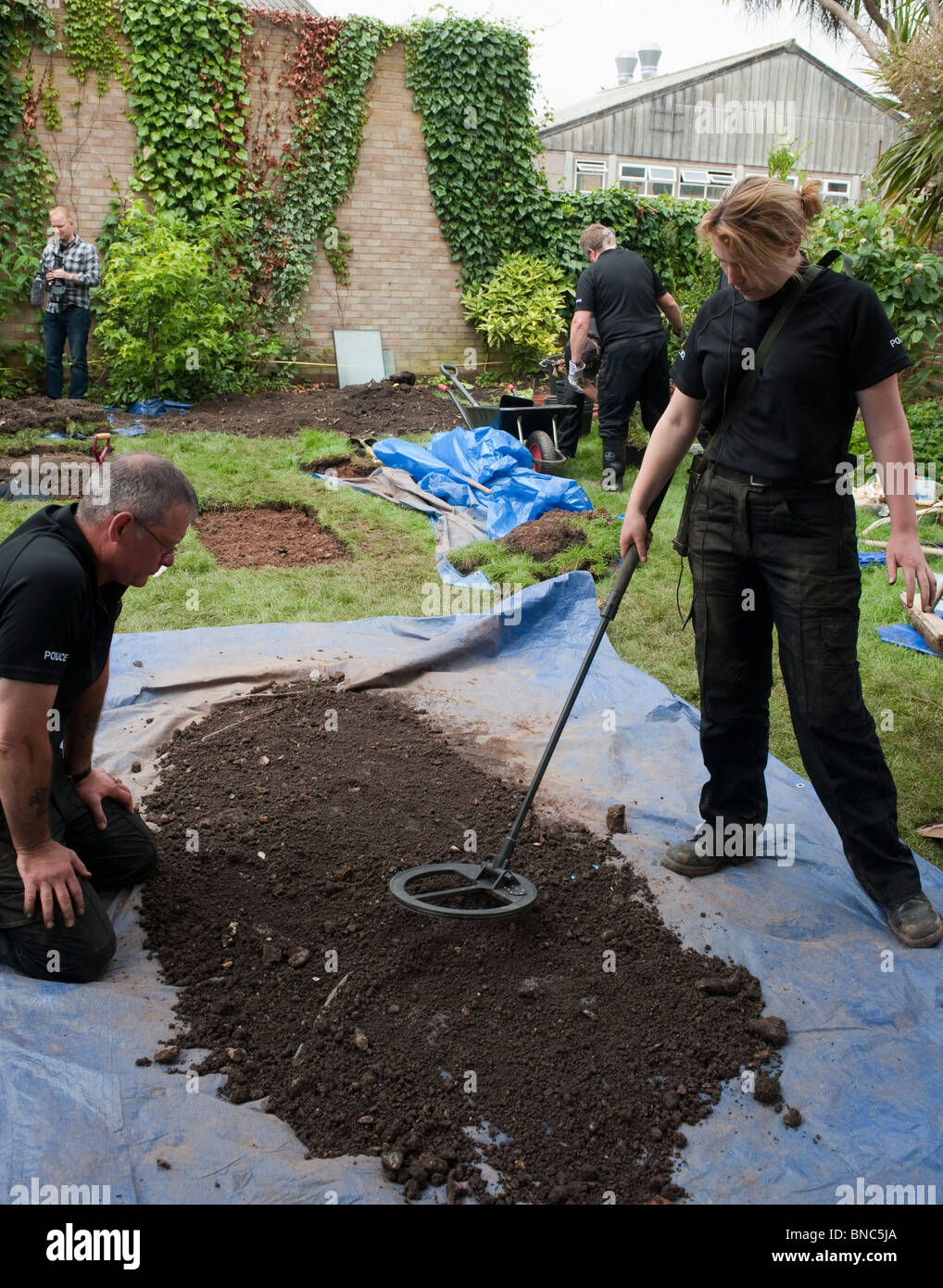Forensic officers looking hi-res stock photography and images - Alamy