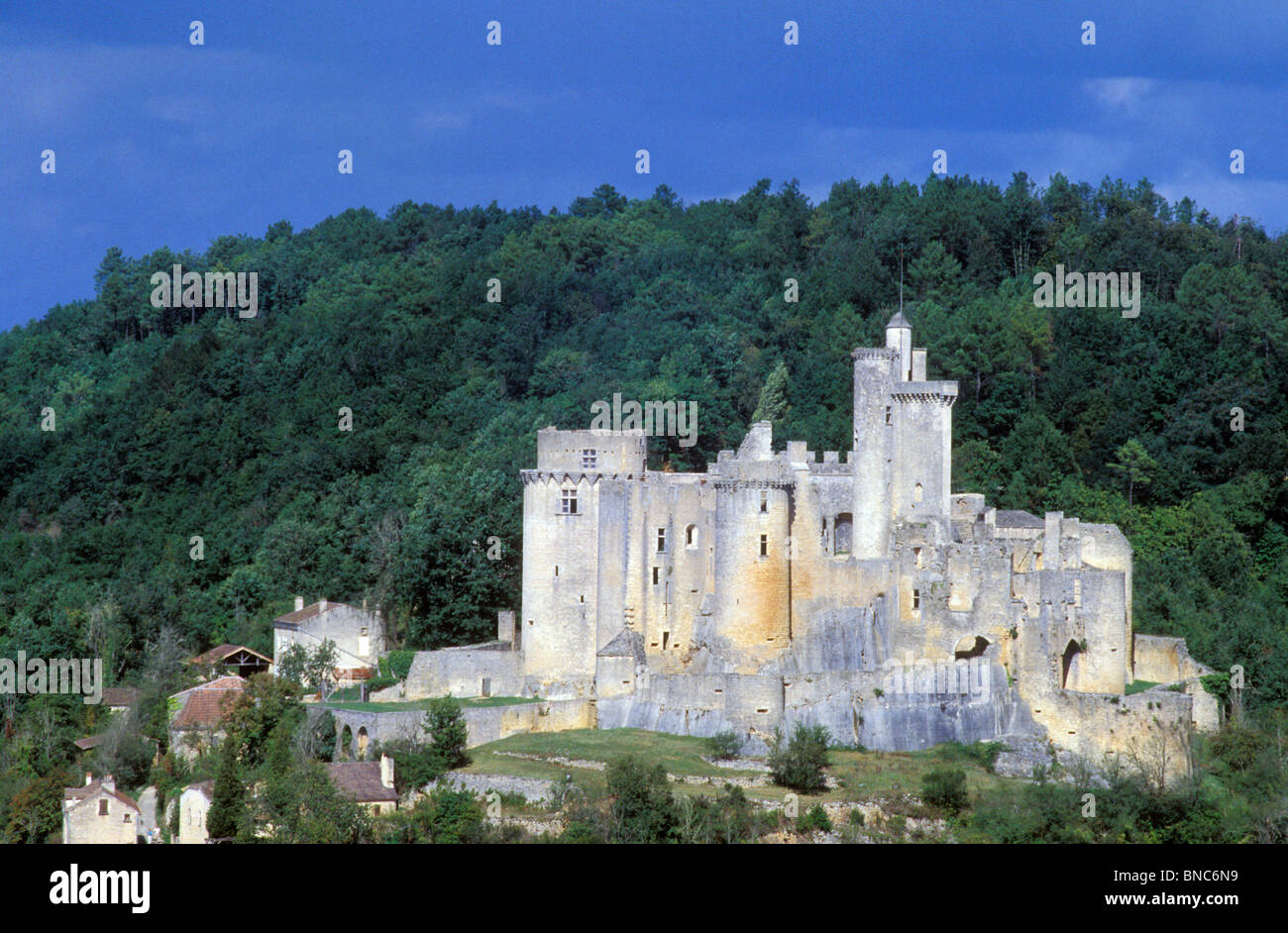 CHATEAU DE BONAGUIL CASTLE, AQUITAINE, FRANCE Stock Photo - Alamy