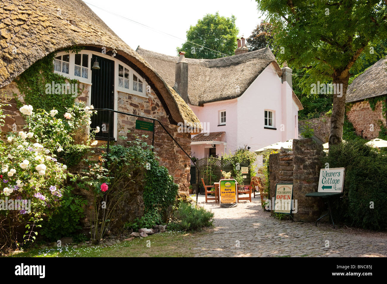 Weavers cottage tea shop hi-res stock photography and images - Alamy