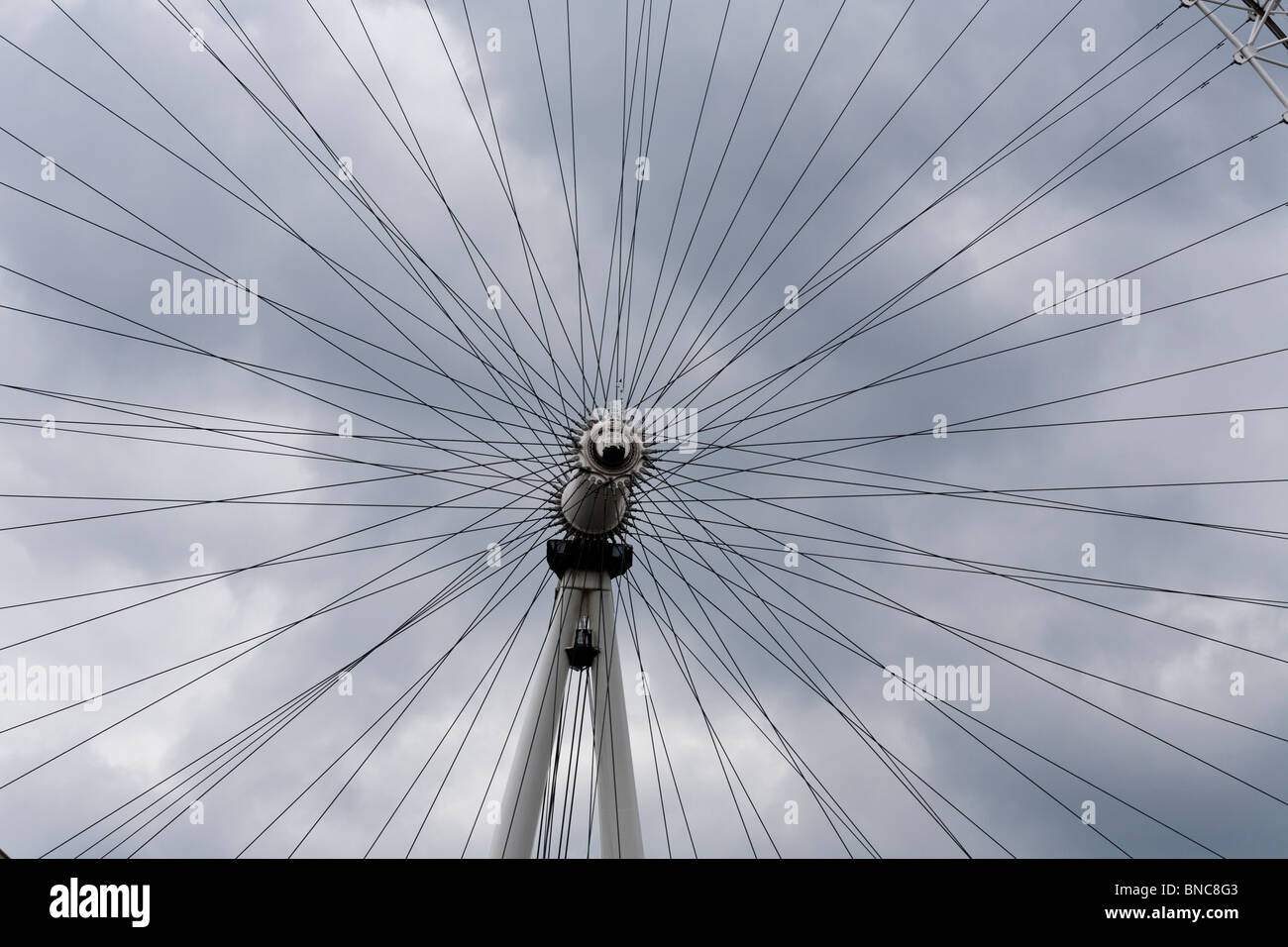 London eye spokes hi-res stock photography and images - Alamy