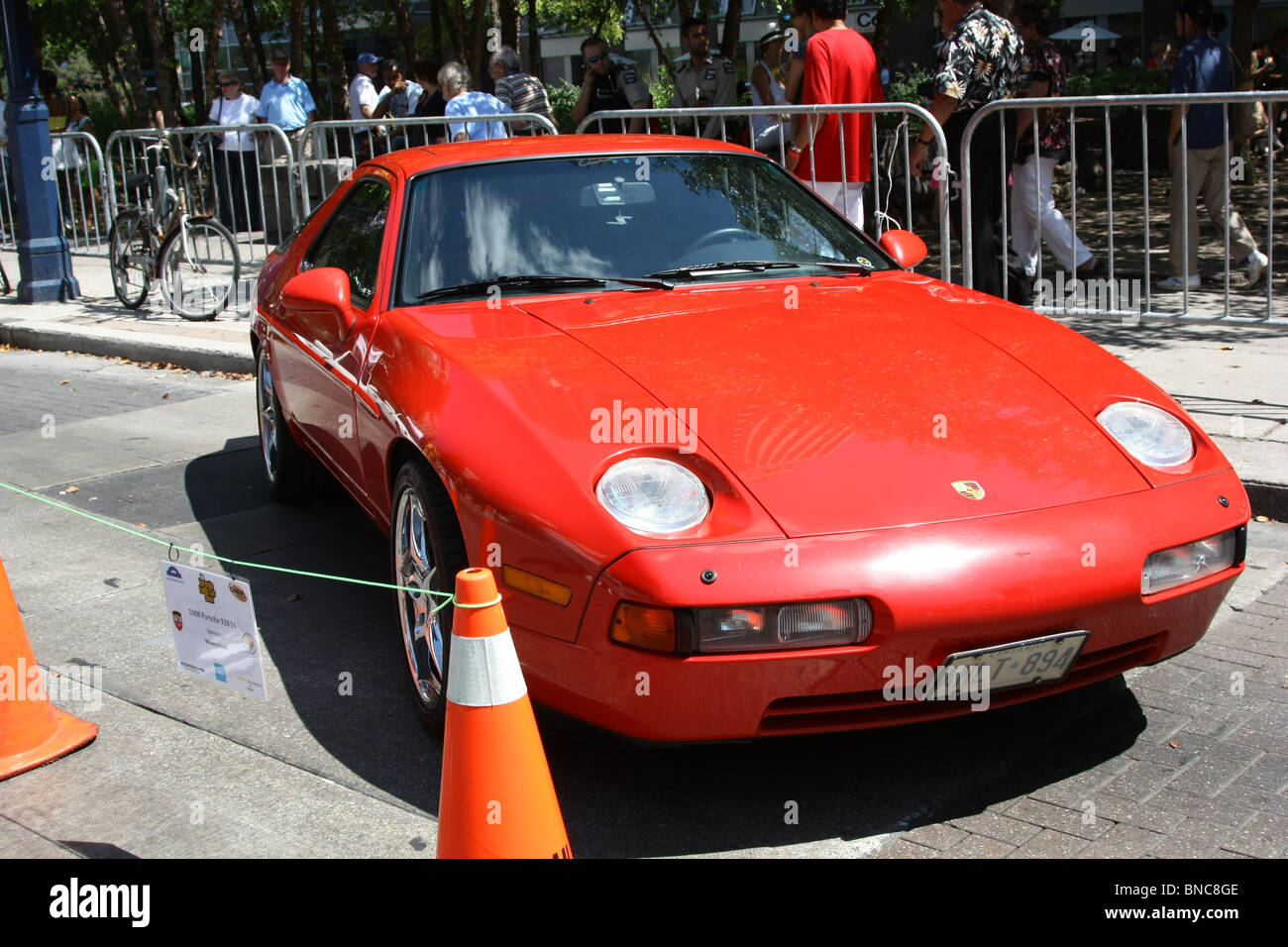 red 1988 porsche 928 s4 Stock Photo - Alamy