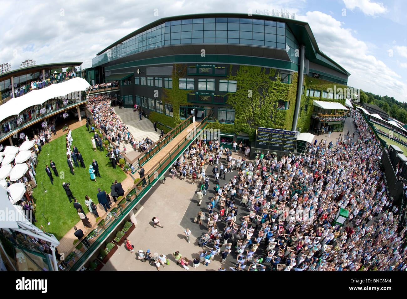 Queen elizabeth wimbledon tennis hi-res stock photography and images ...