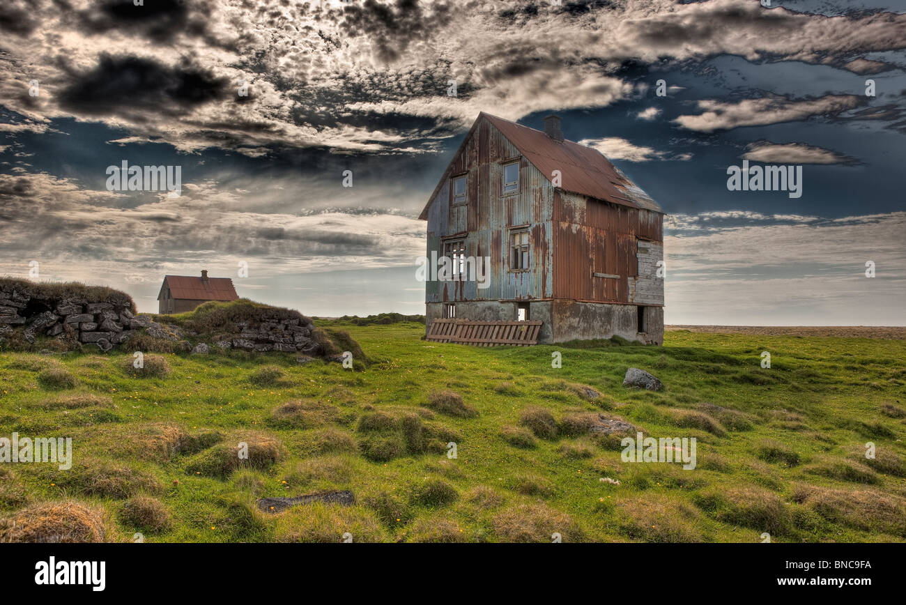 Isolated farm house hi-res stock photography and images - Alamy